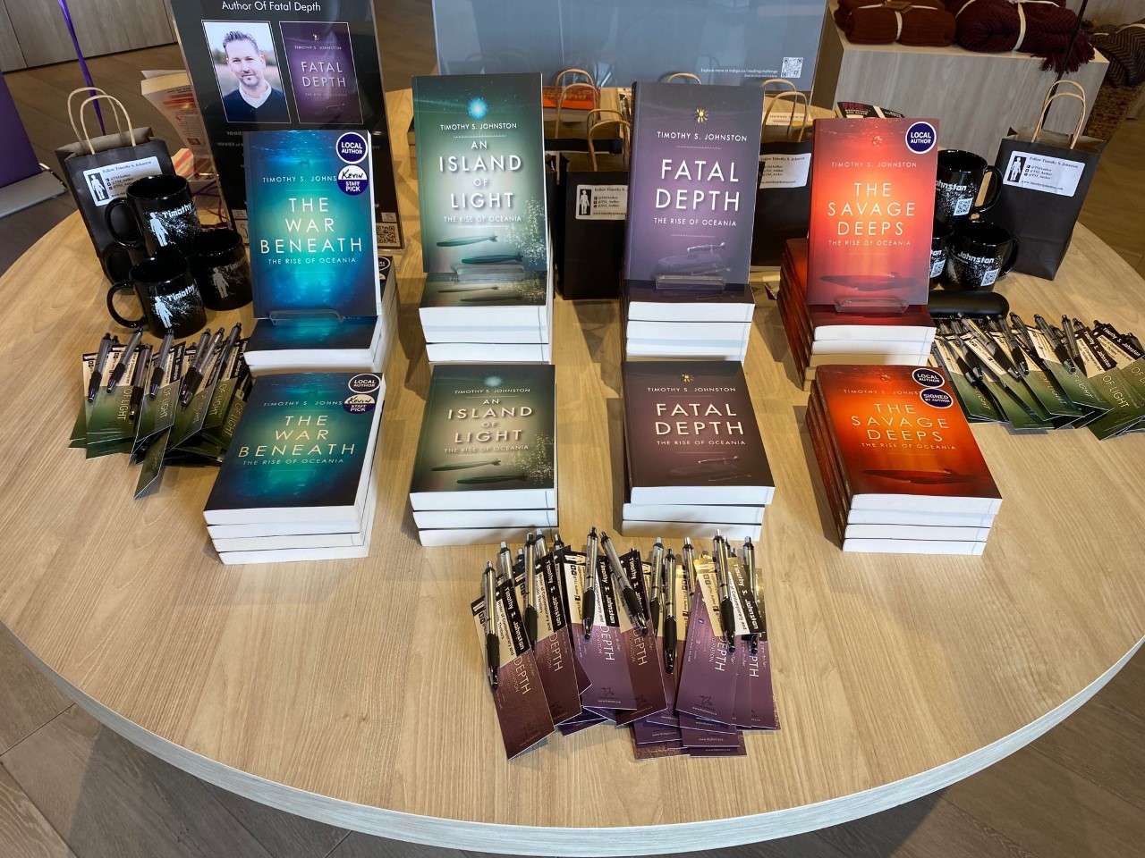 Pictures From This Weekend’s Signing